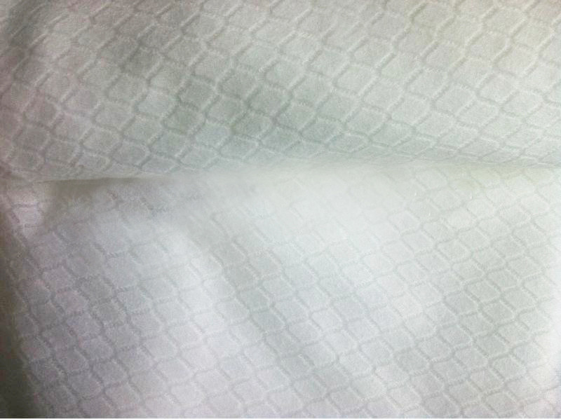 Embossed 70gsm White Spunlace Nonwoven Wipes Non Woven Fabric Roll